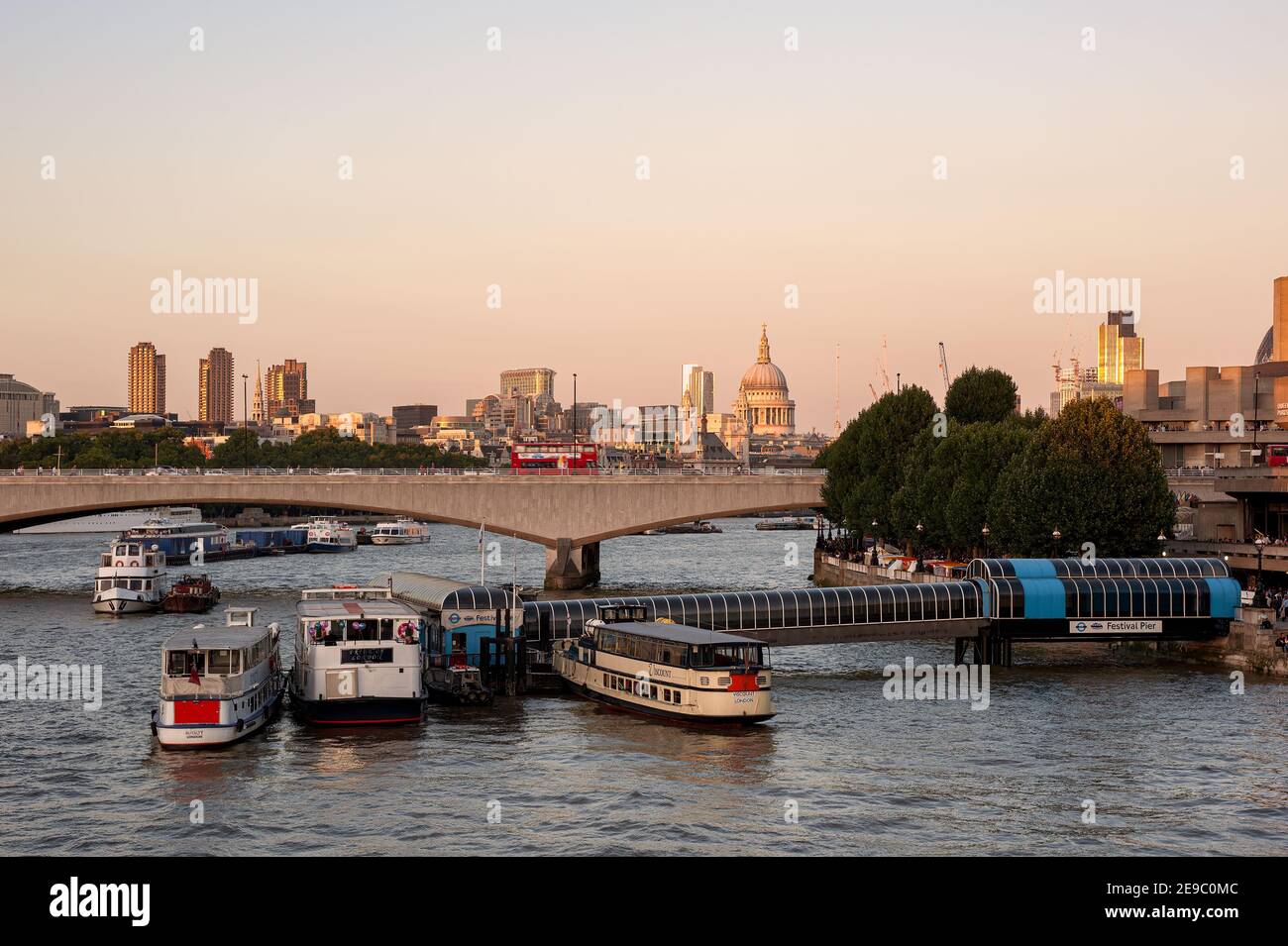 Waterloo bridge skyline hi-res stock photography and images - Alamy