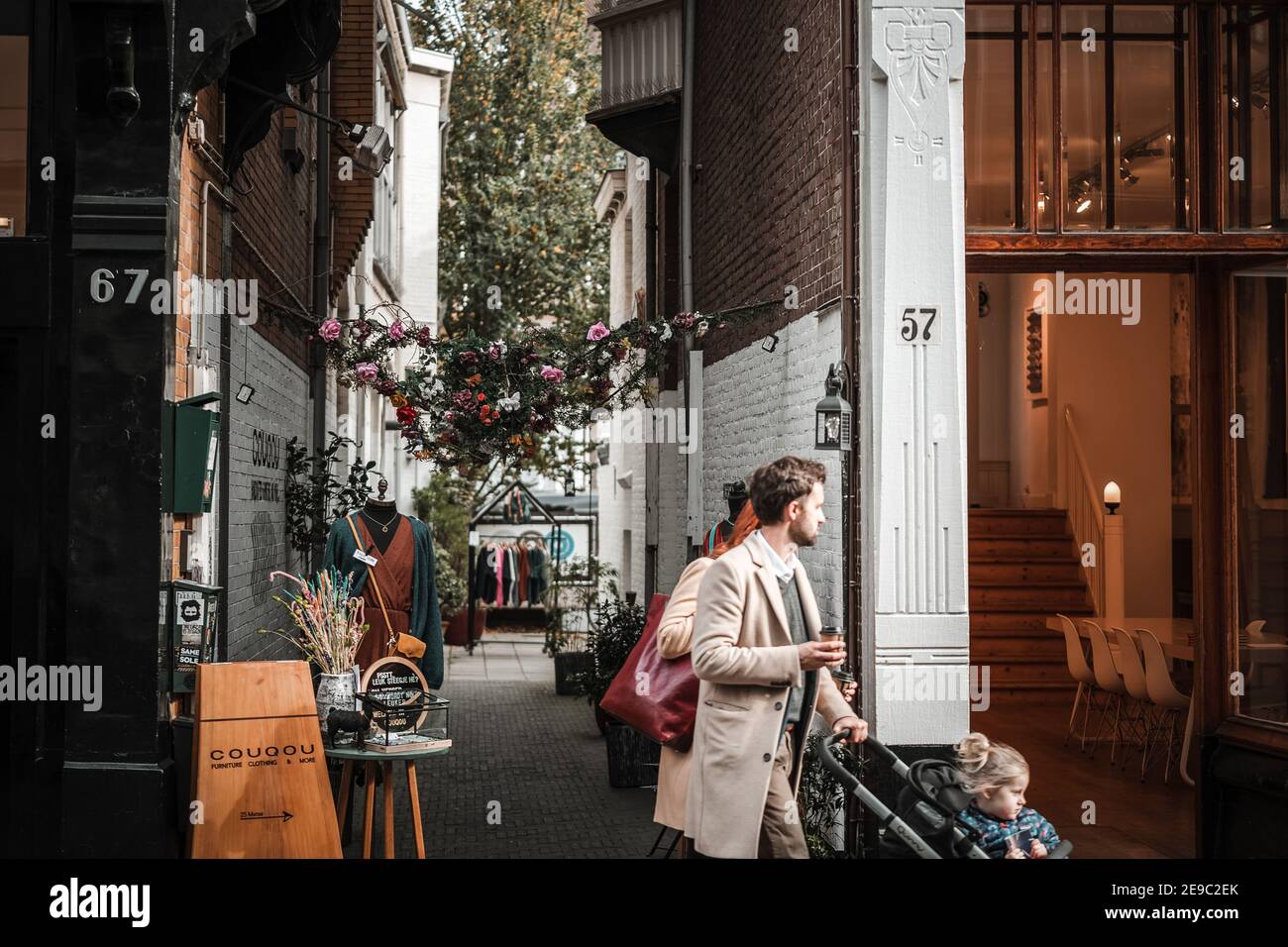 Woman amsterdam alleyway hi-res stock photography and images - Alamy