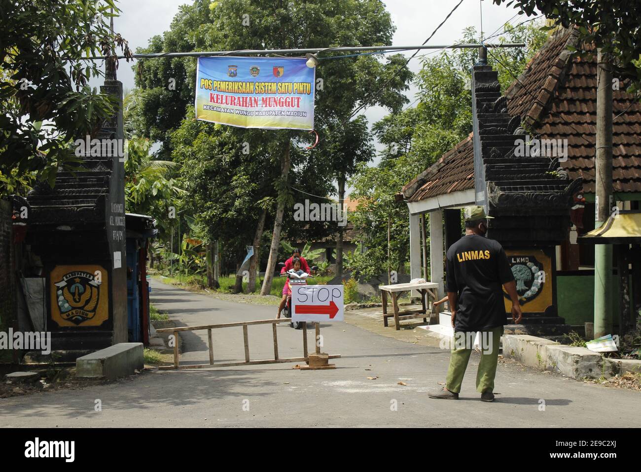 The people in Madiun Regency simultaneously closed several alternative ...