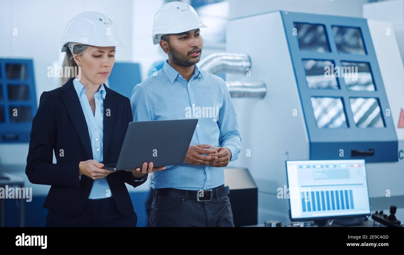 Construction workers wearing hard hats hi-res stock photography and ...