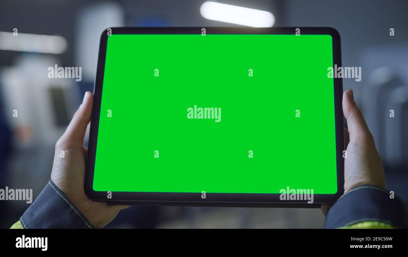 Industry 4.0 Factory: Chief Engineer and Project Supervisor Holds ...