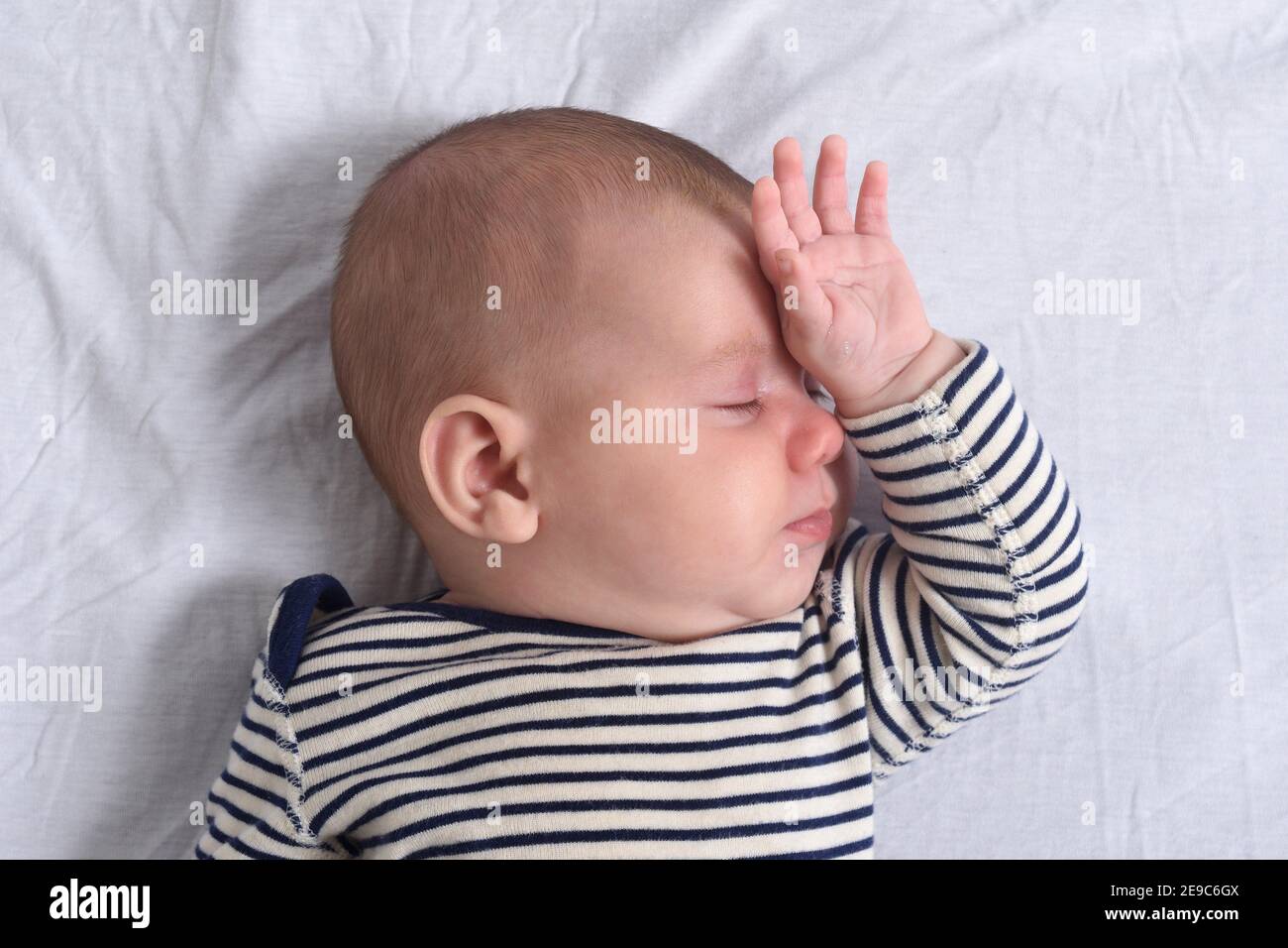 Side profile lying newborn baby hi-res stock photography and images - Alamy