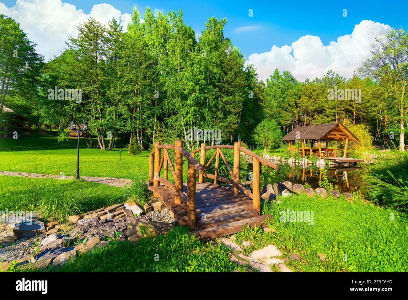 Wooden log bridge hi-res stock photography and images - Alamy