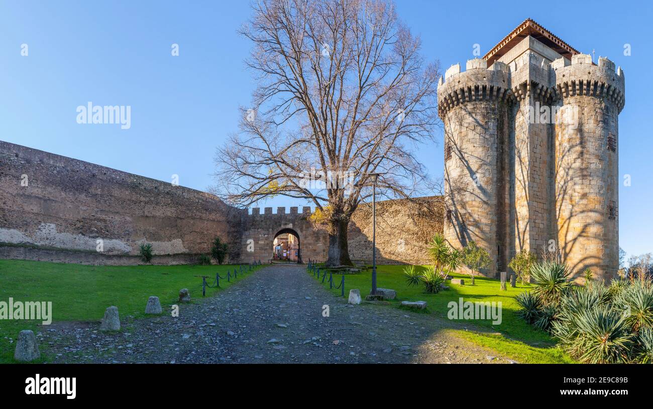 Main gate in medieval village hi-res stock photography and images - Alamy