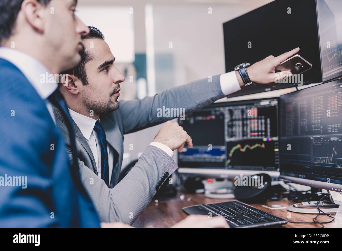 Stock brokers looking at computer screens, trading online Stock Photo ...