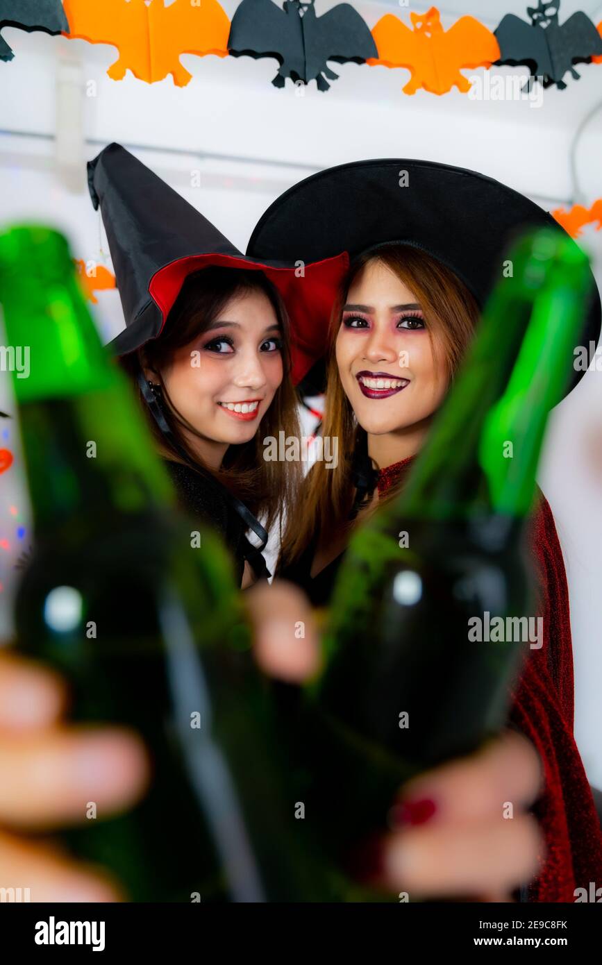 Young teenager alcohol hi-res stock photography and images - Alamy