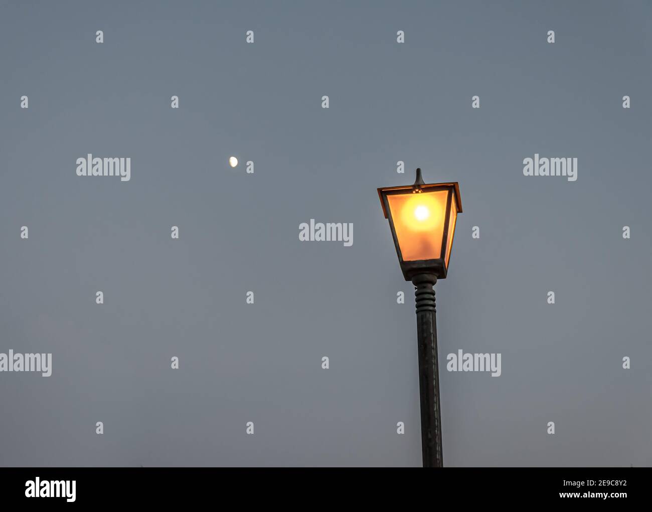 City street night sky moon hi-res stock photography and images - Alamy