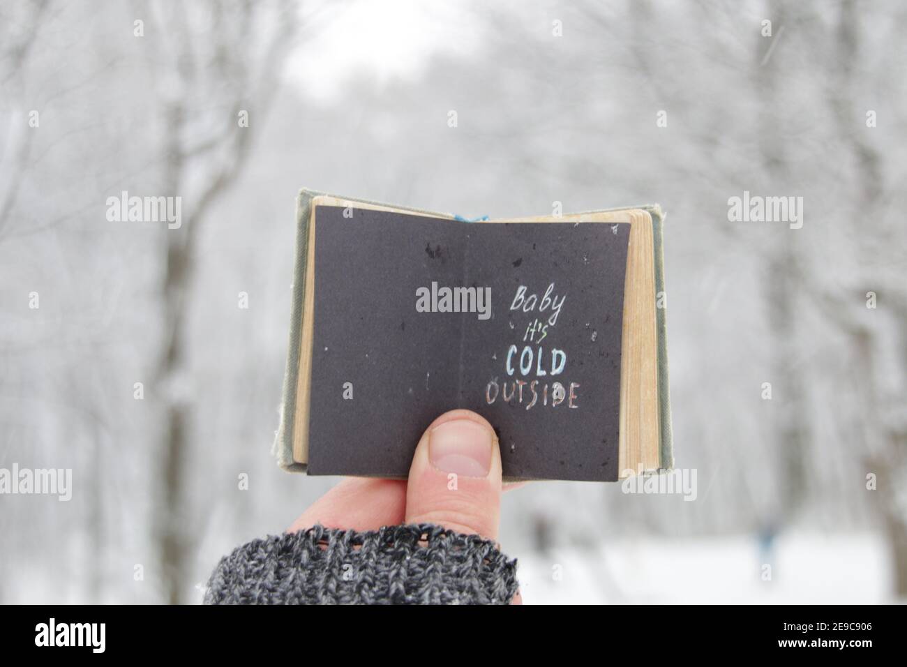 Very cold outside hi-res stock photography and images - Alamy