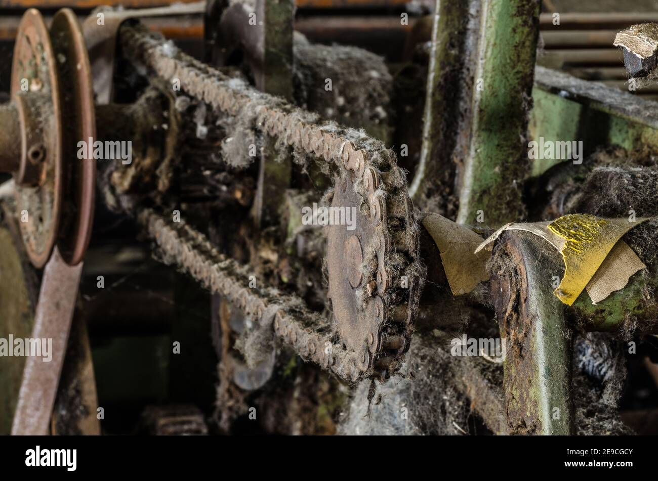 chain drive of old spinning machine in factory Stock Photo - Alamy