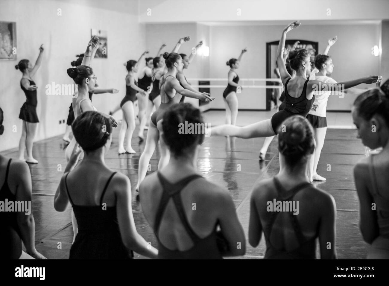 training dancers modern dance, contemporary, classical Stock Photo - Alamy