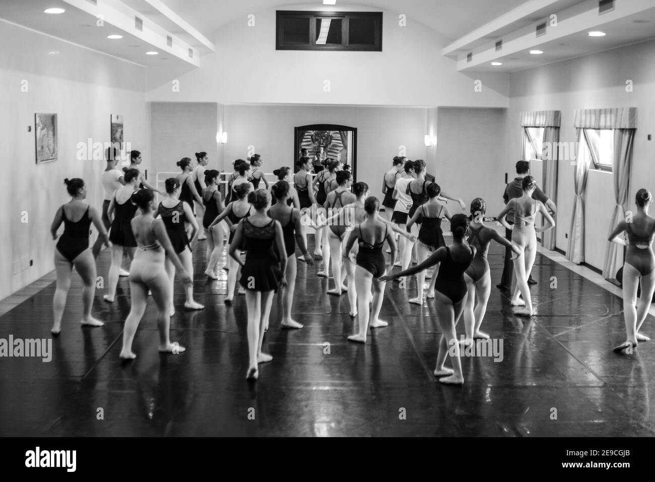 Female urban dancer Black and White Stock Photos & Images - Alamy