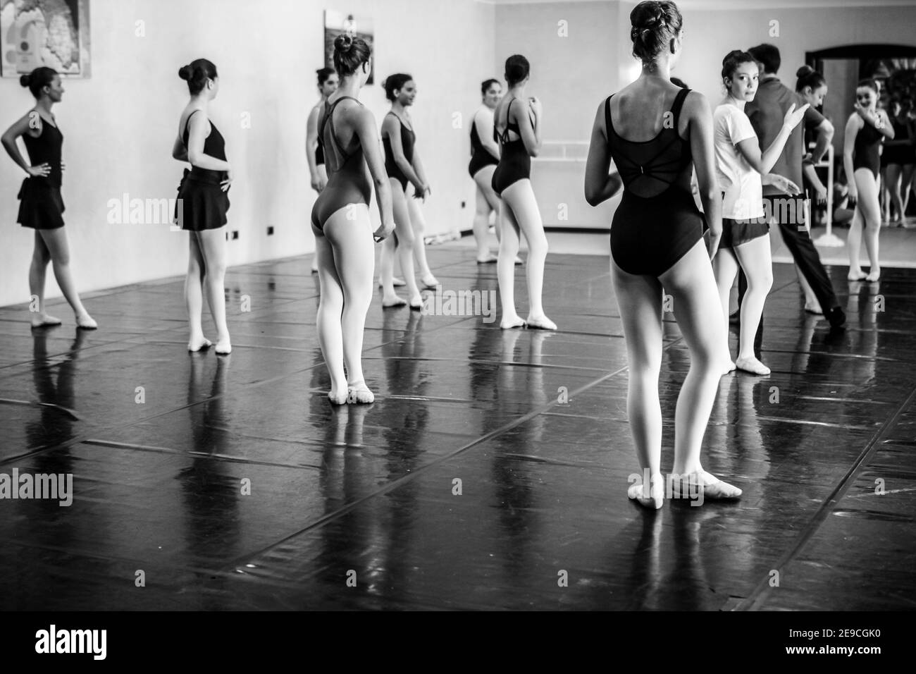 training dancers modern dance, contemporary, classical Stock Photo - Alamy