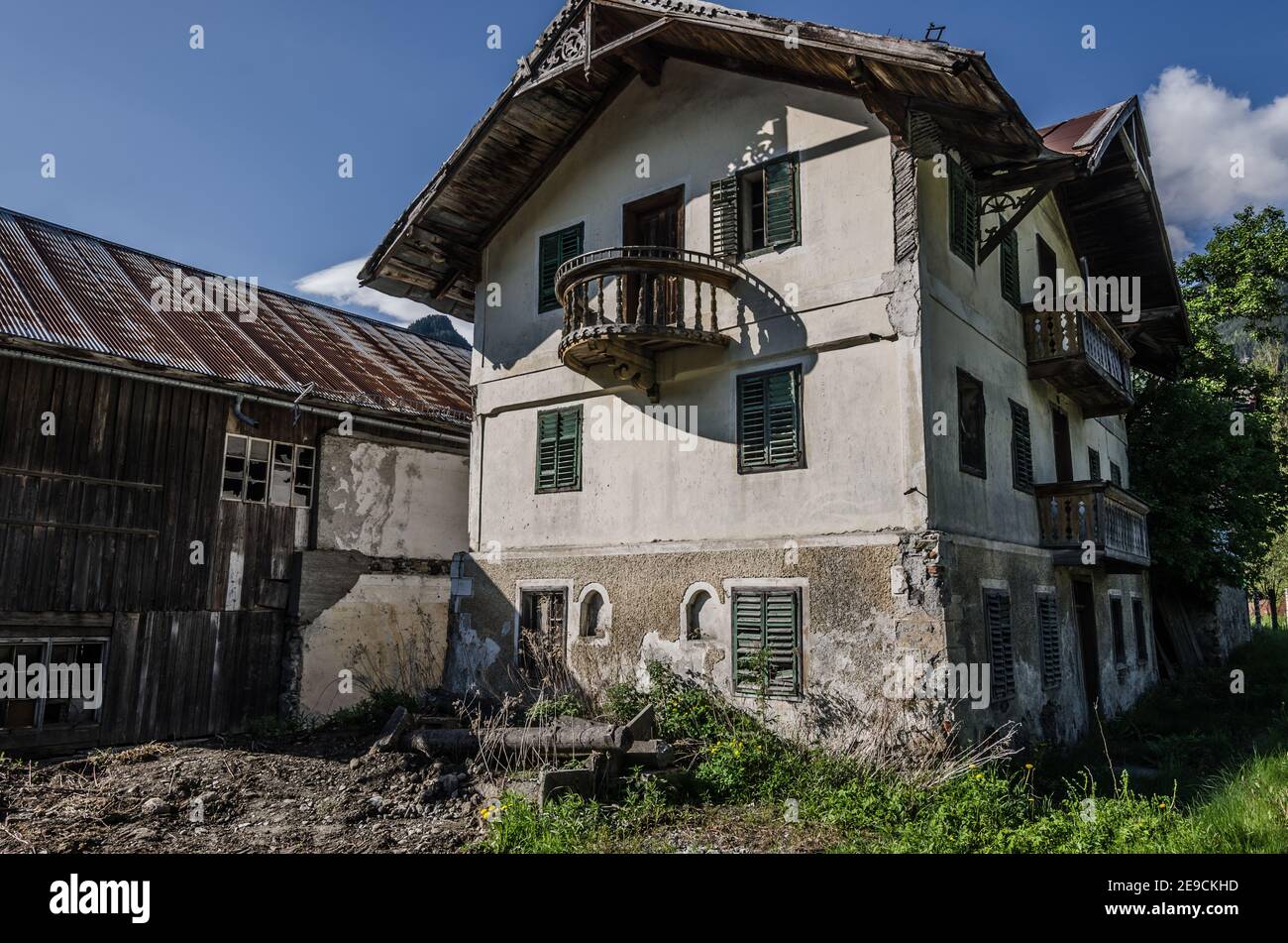Decayed house hi-res stock photography and images - Alamy