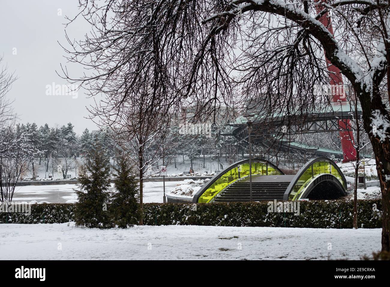 Bridge buildings trees winter hi-res stock photography and images - Alamy