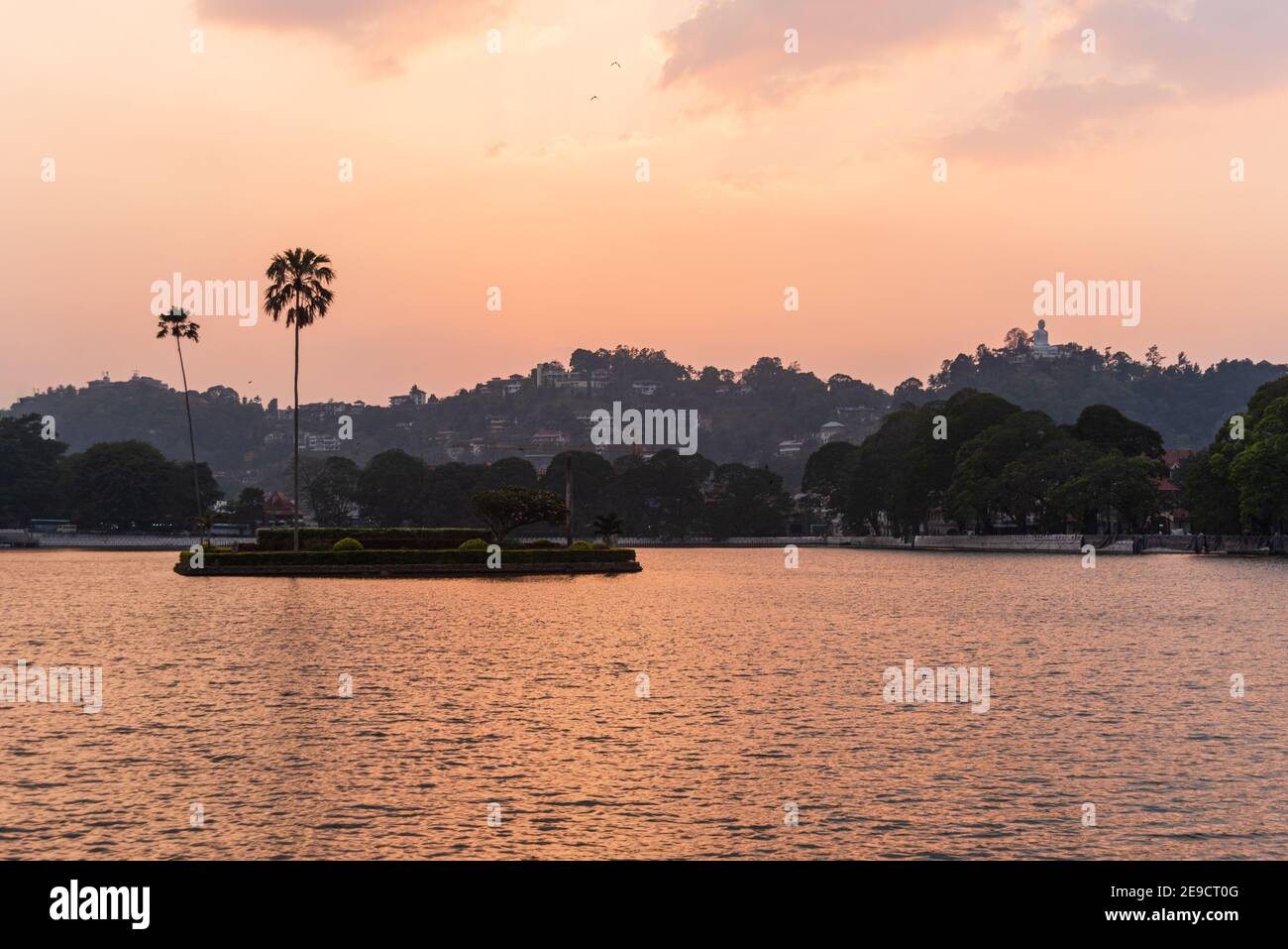 Kandy lake hi-res stock photography and images - Alamy