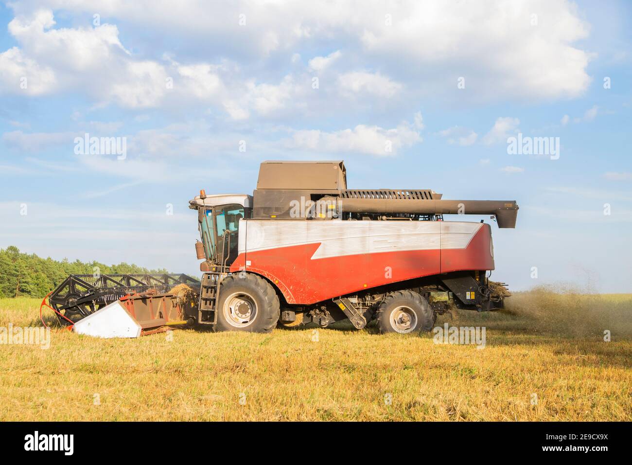 Old combine harvester hi-res stock photography and images - Alamy