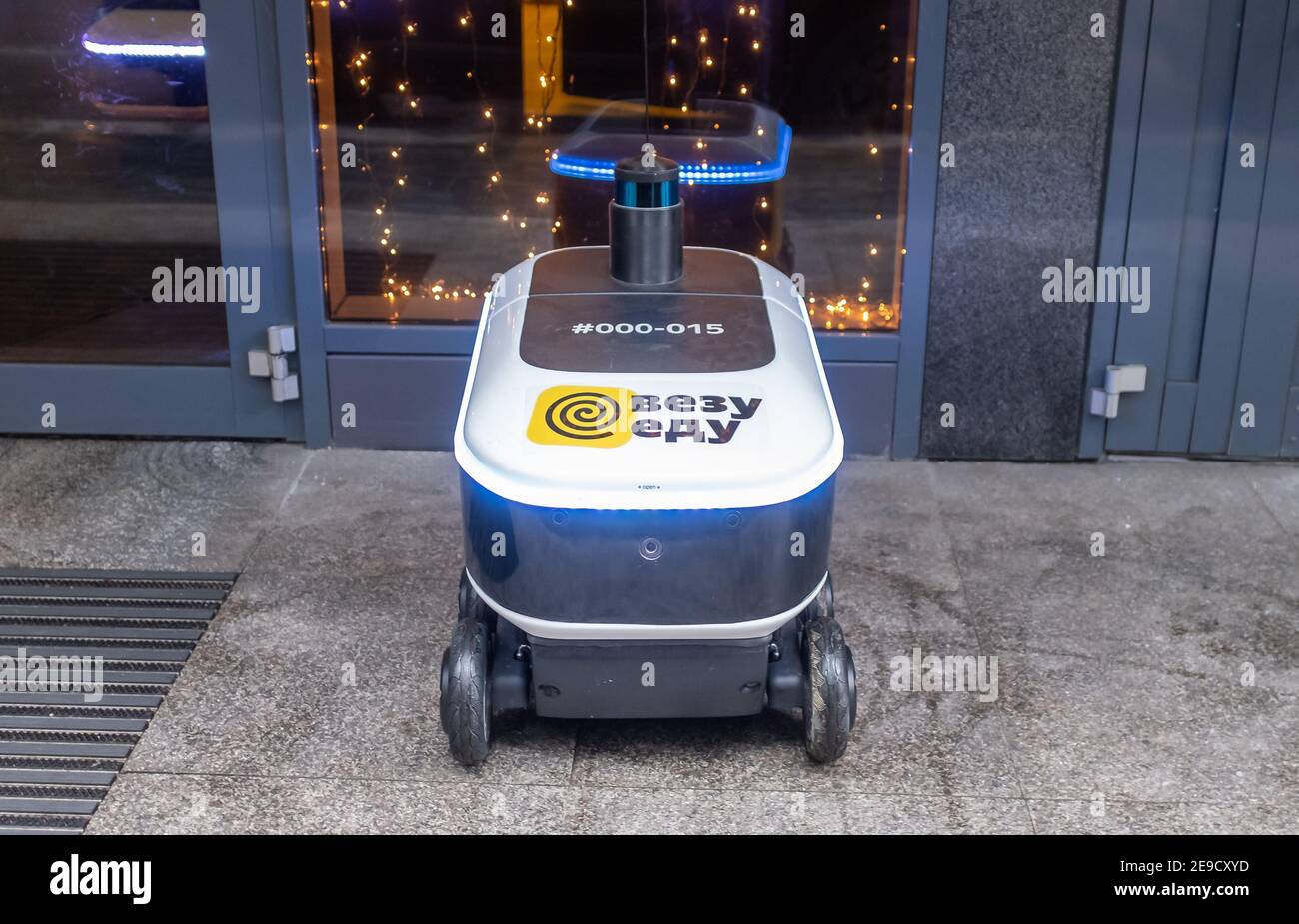 Drone delivering package autonomous logistics hi-res stock photography ...