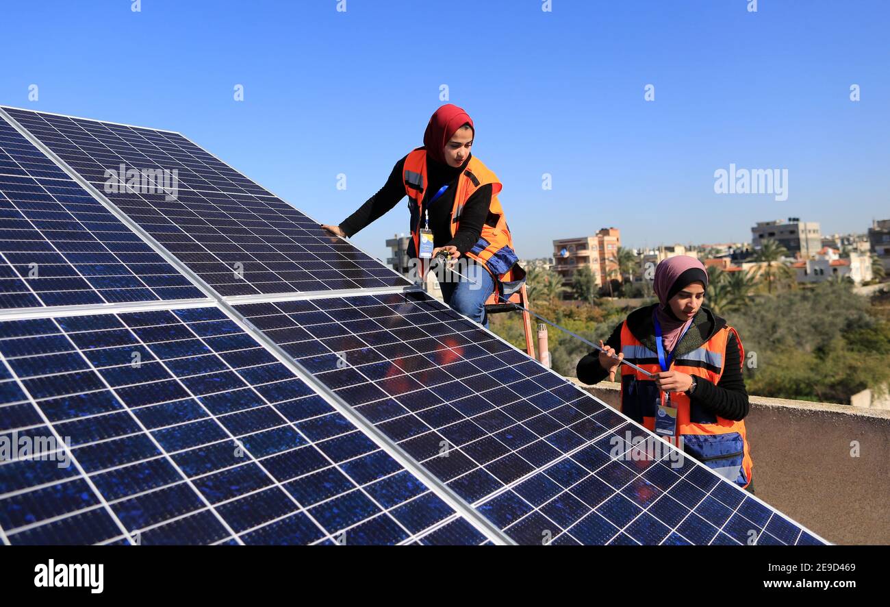 Gaza. 1st Feb, 2021. Palestinian young women examine solar panels on a ...