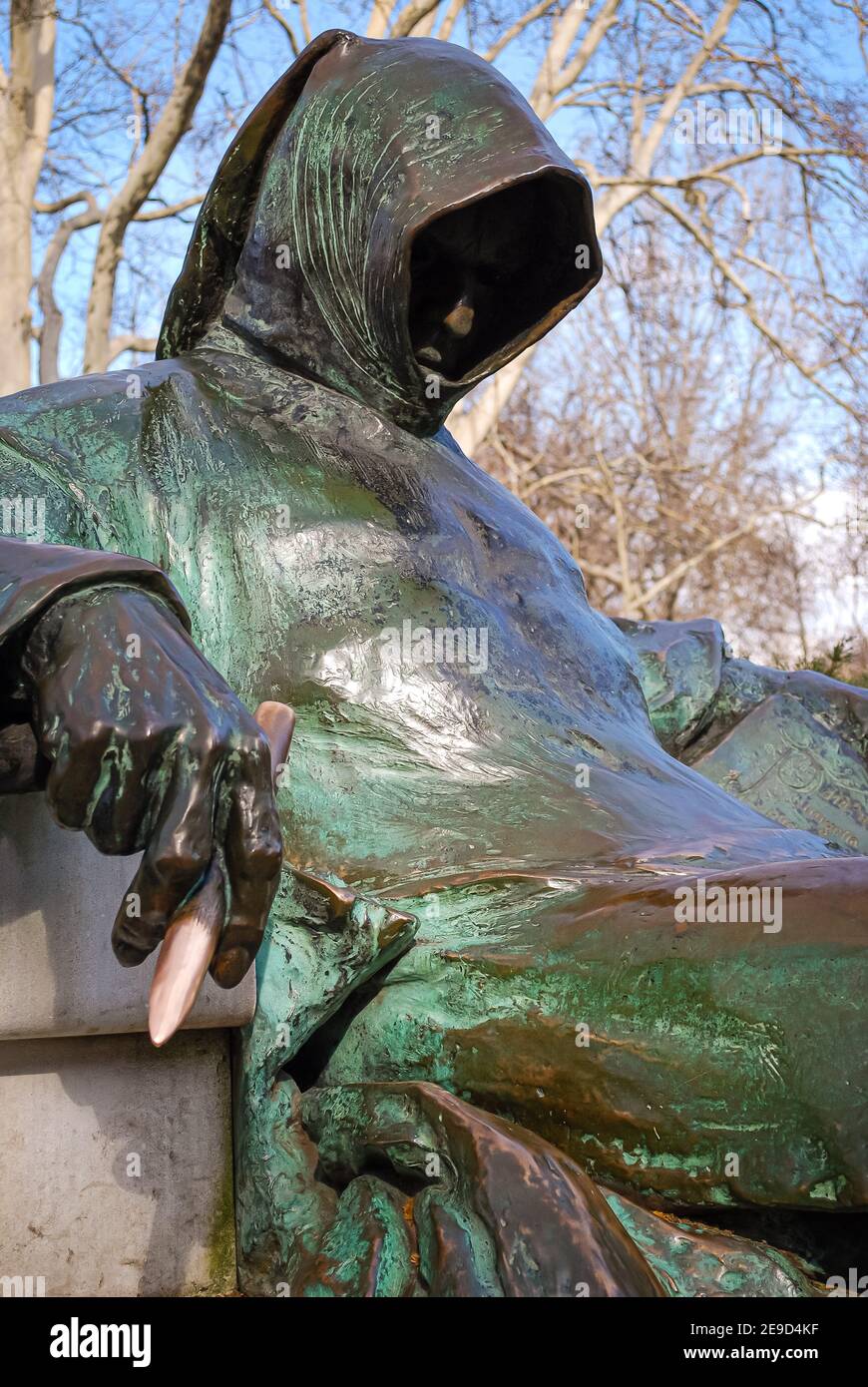 Anonymous statue hi-res stock photography and images - Alamy