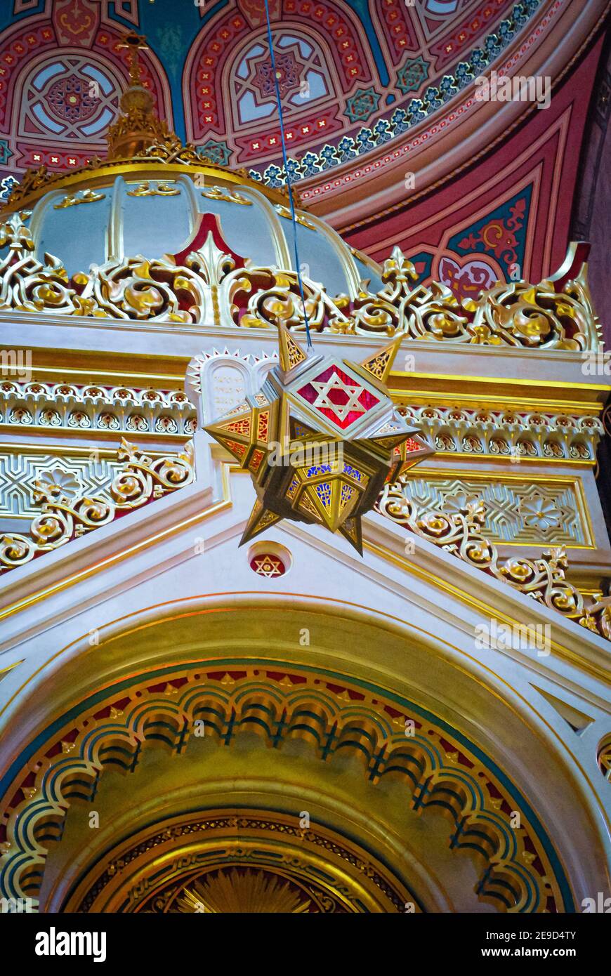 Largest synagogue in europe hi-res stock photography and images - Alamy