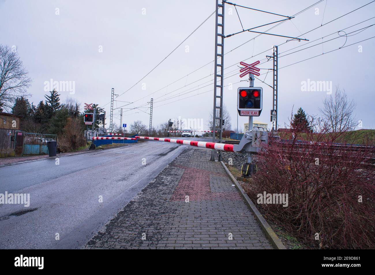 Pedestrian crossing red light hi-res stock photography and images - Alamy