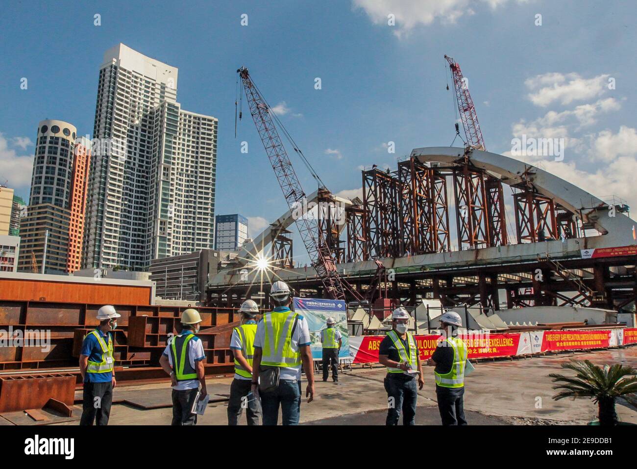 Philippines construction workers hi-res stock photography and images ...