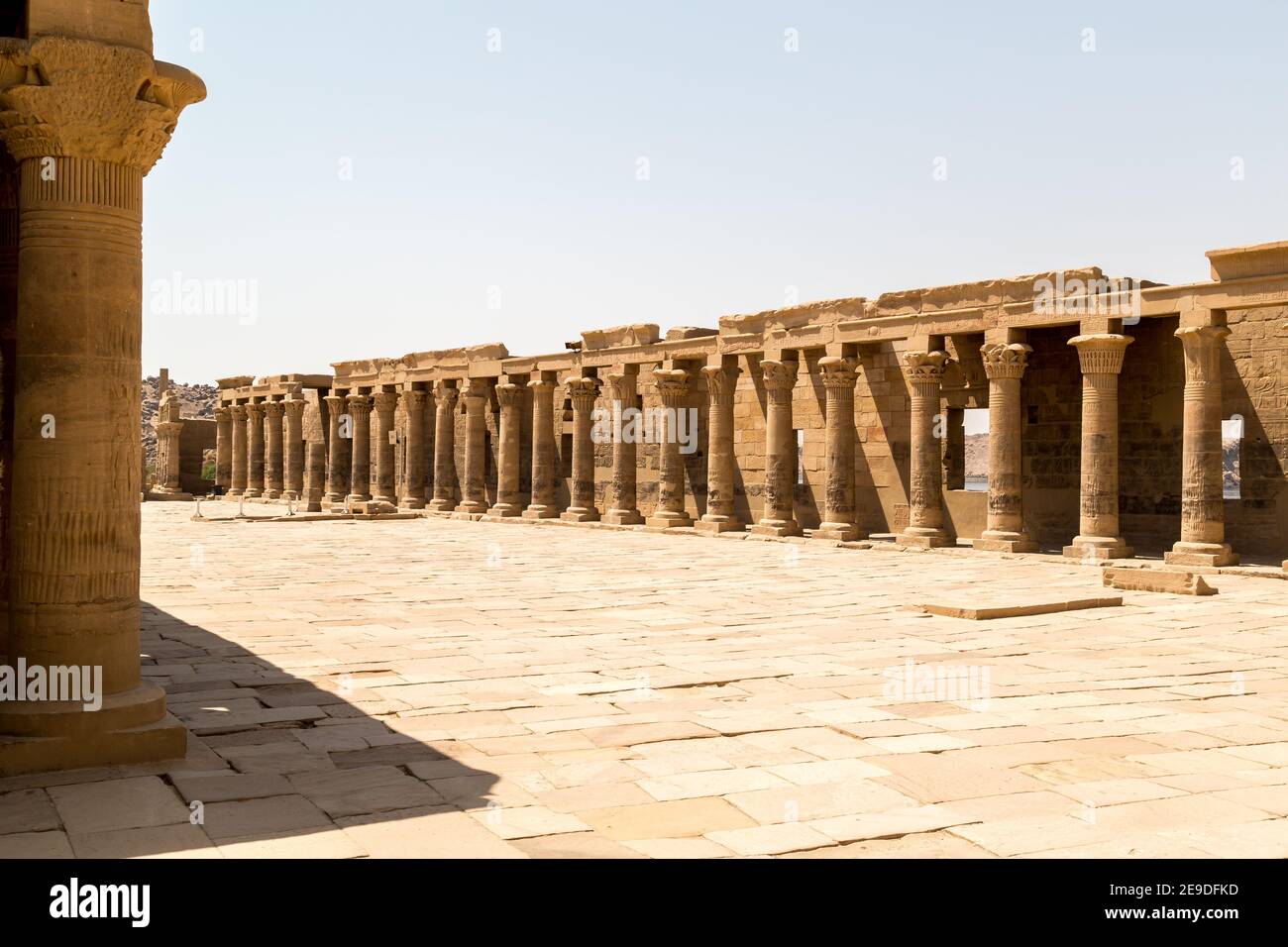 Egyptian columns decorated hi-res stock photography and images - Alamy