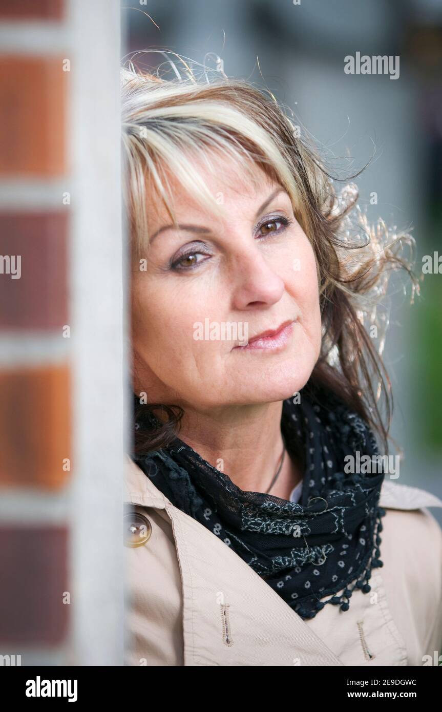 Lean ajar hi-res stock photography and images - Alamy