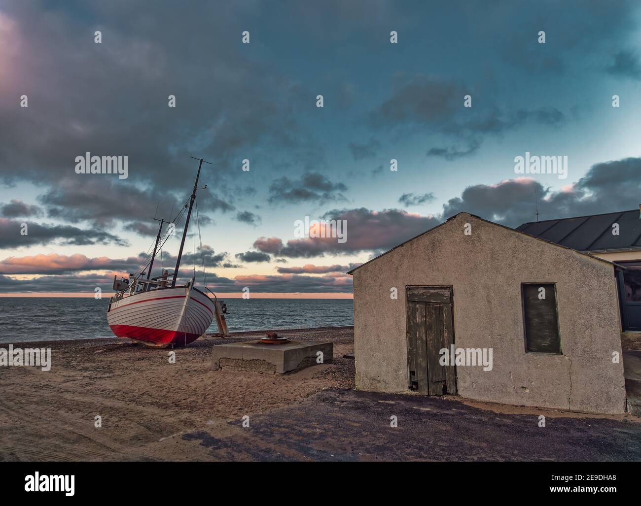 Trawler landing fish hi-res stock photography and images - Alamy