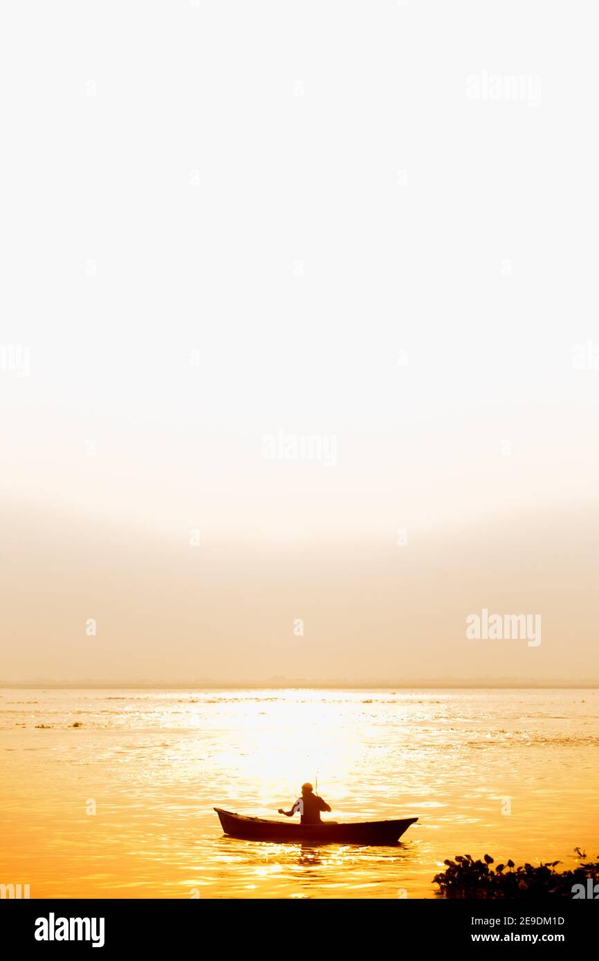 Golden sunset boat hi-res stock photography and images - Alamy