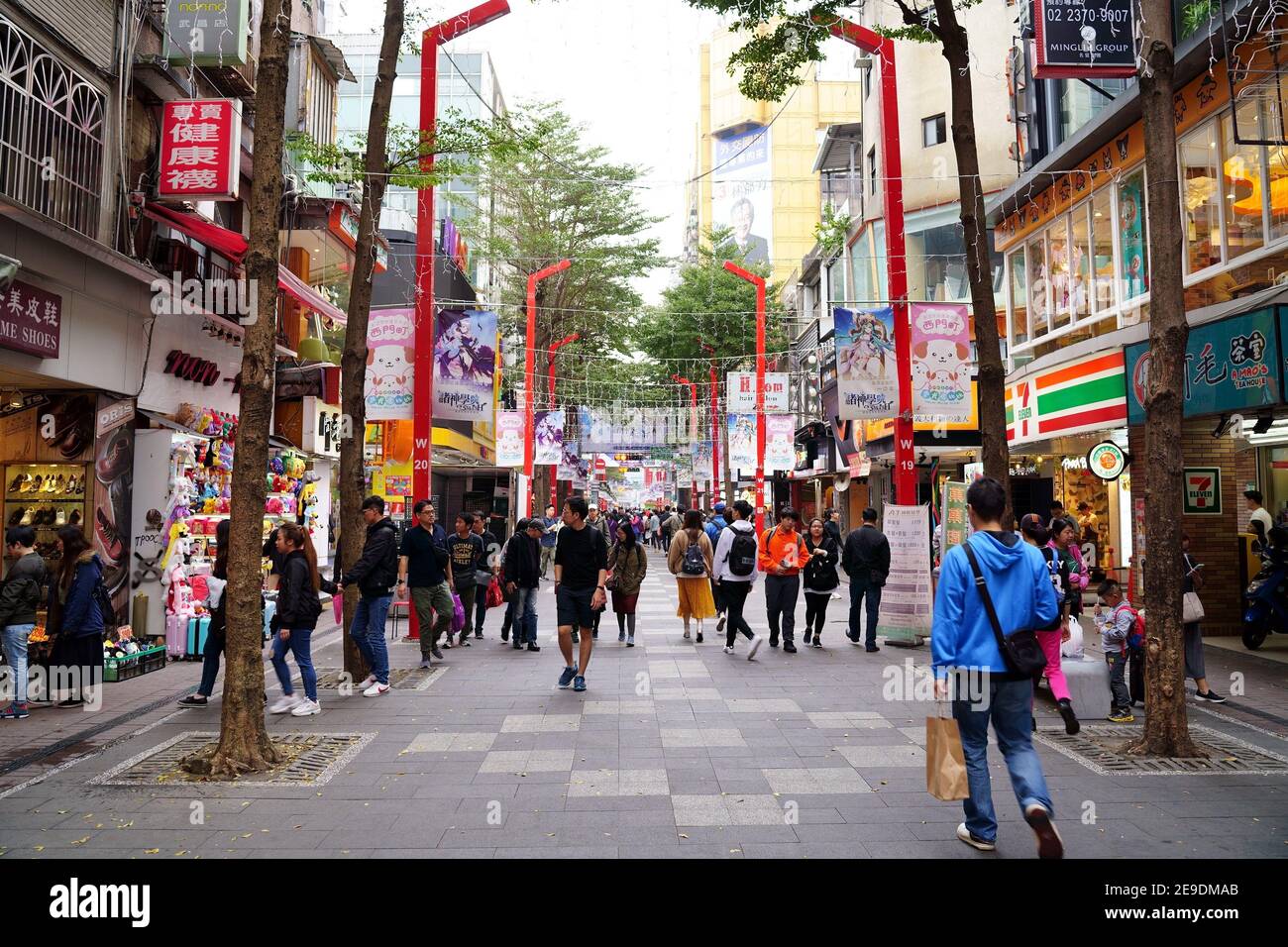 Xi men ding night market, Street Scene, New Taipei, Taiwan Stock Photo ...