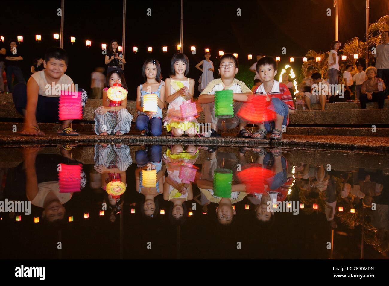 Children playing mid autumn festival lantern hi-res stock photography ...
