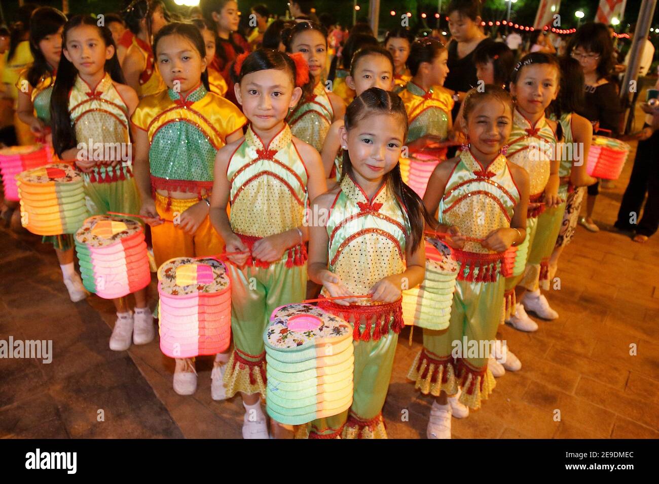 Children playing mid autumn festival lantern hi-res stock photography ...
