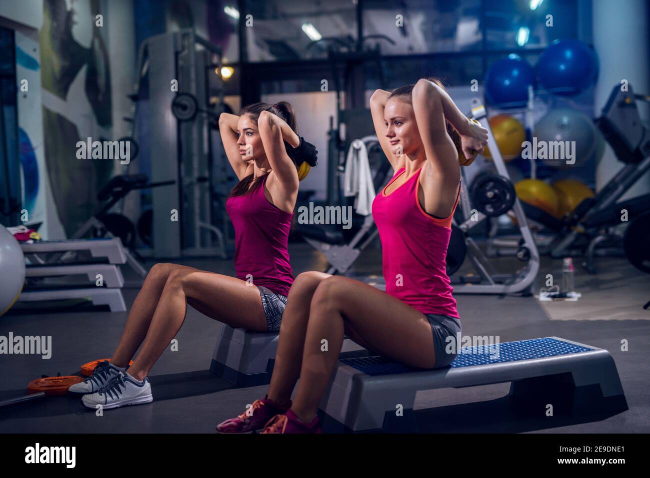 Two fit girls hi-res stock photography and images - Alamy