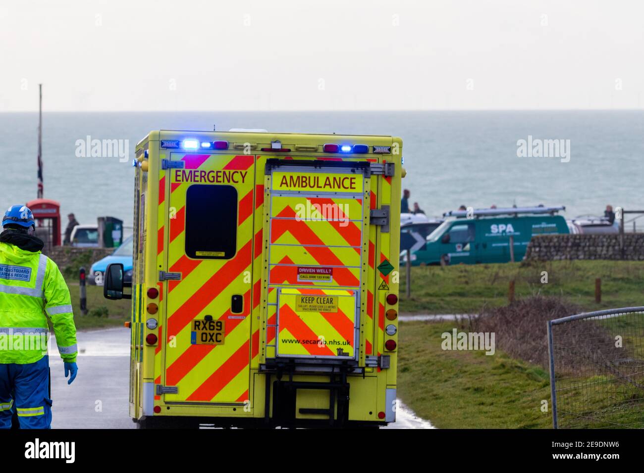 Paramedic ambulance crew hi-res stock photography and images - Alamy