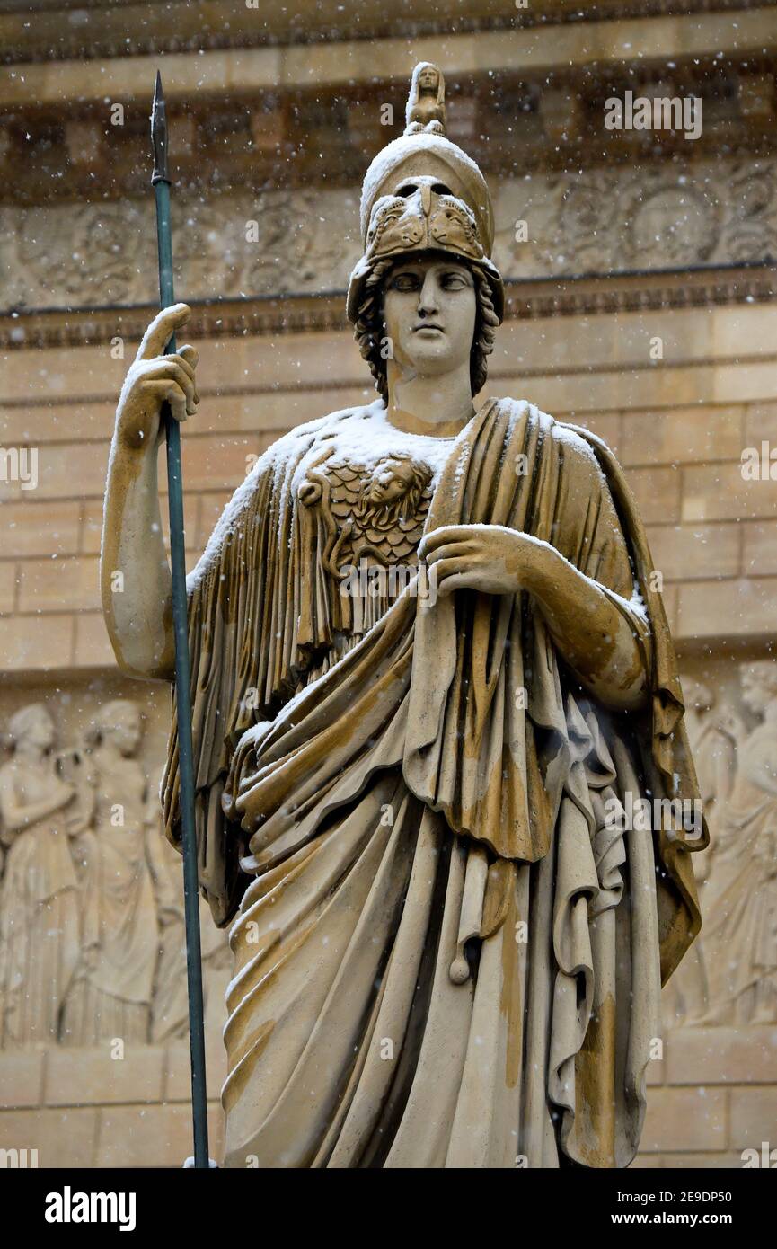 The statue of athena hi-res stock photography and images - Alamy