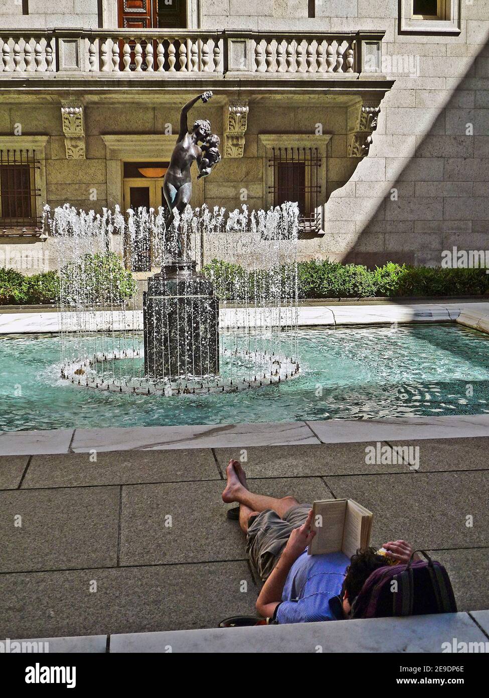 Boston public library courtyard hi-res stock photography and images - Alamy