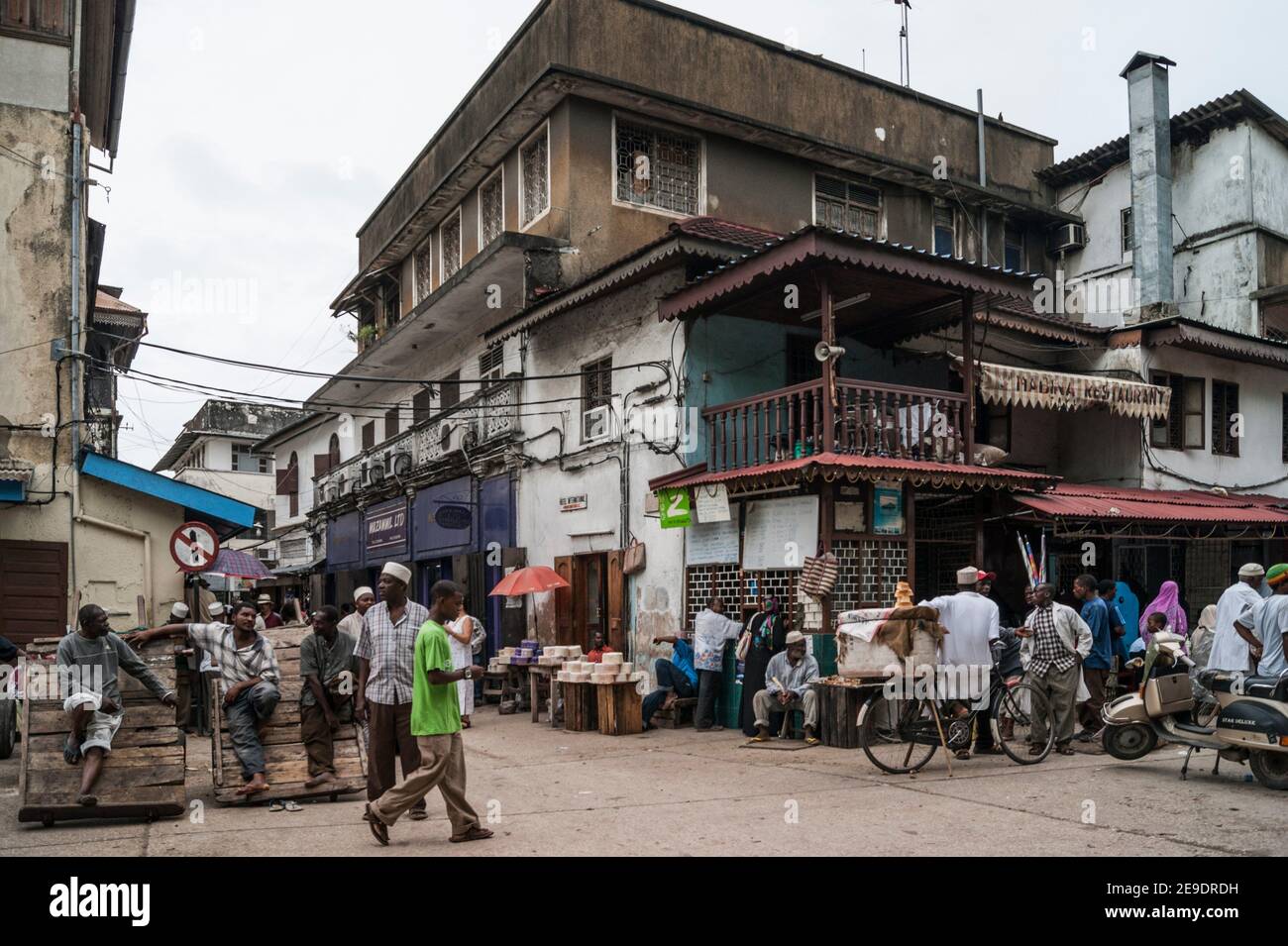 Market stone town hi-res stock photography and images - Alamy