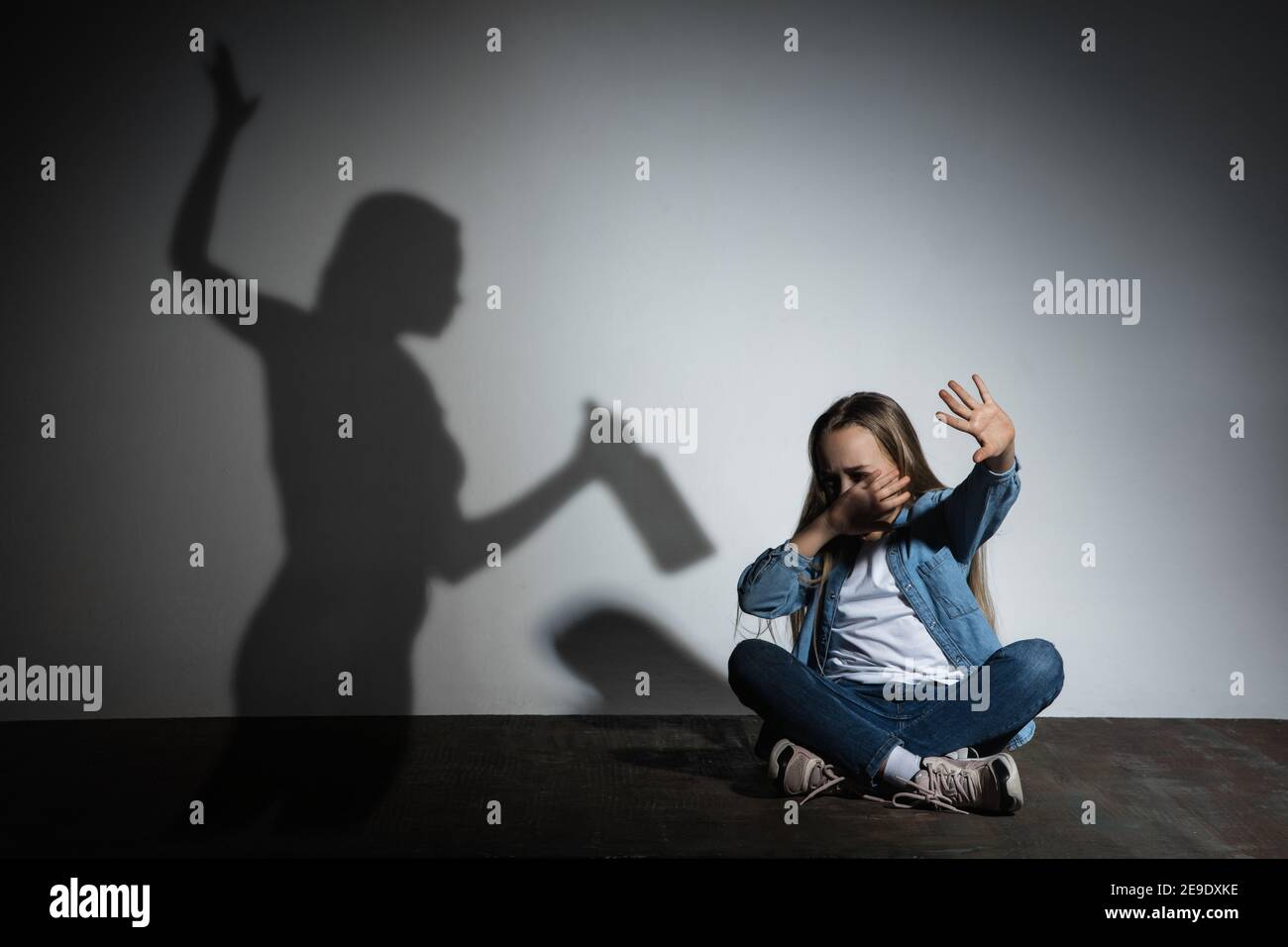 Crying woman silhouette hi-res stock photography and images - Alamy