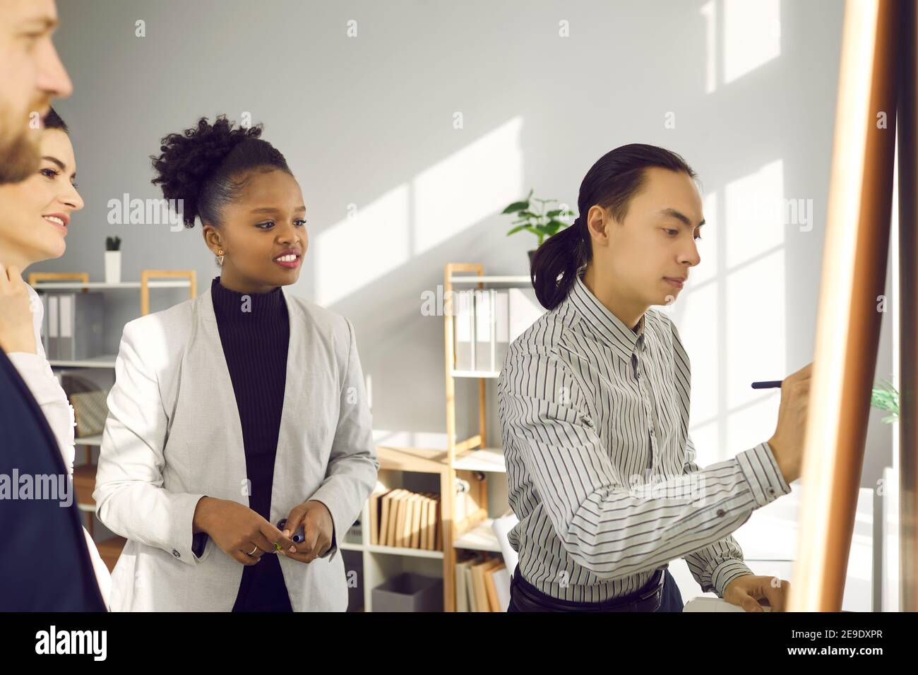 Knowledge sharing business hi-res stock photography and images - Alamy
