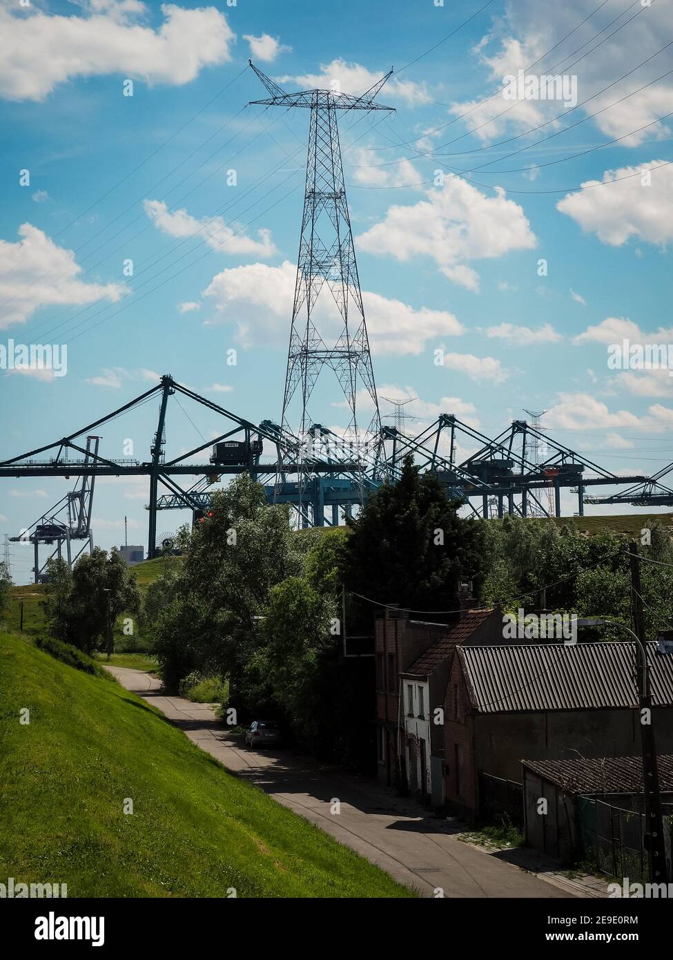 Supporting structures hi-res stock photography and images - Alamy