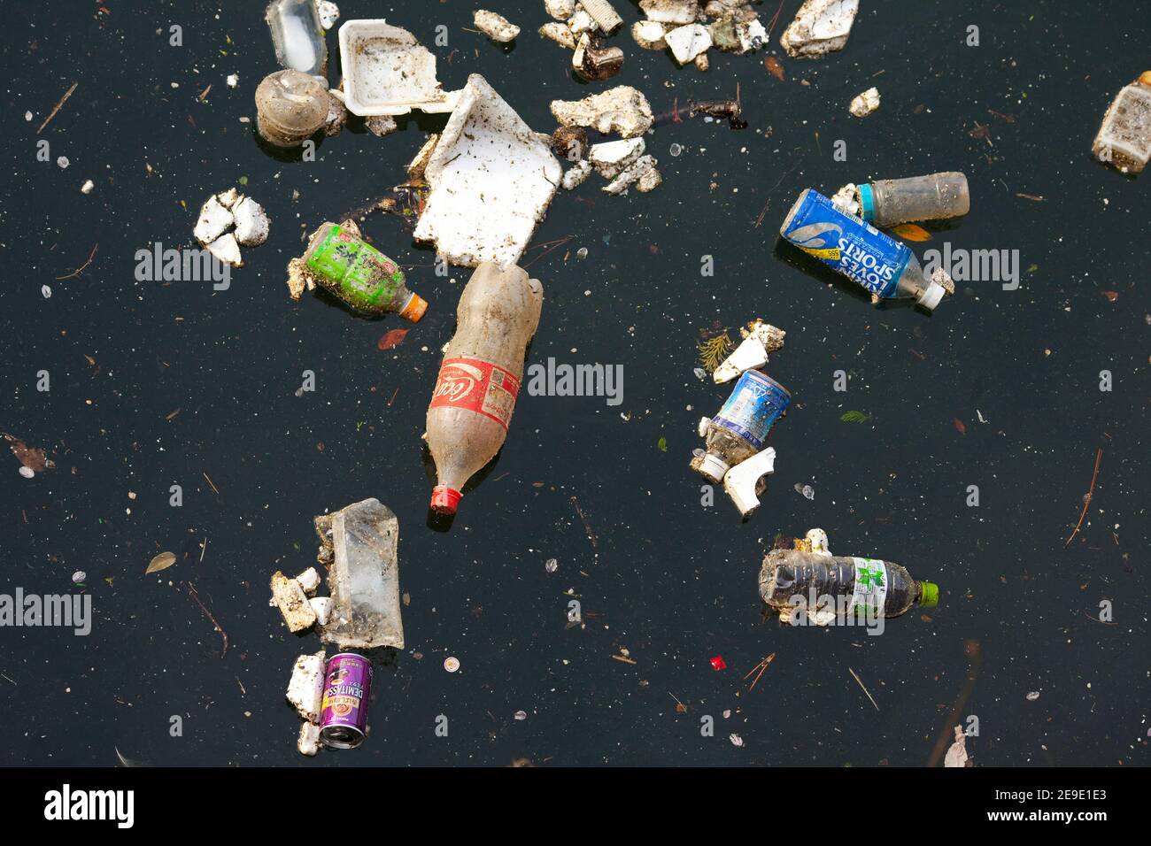 Trash on river tokyo japan hi-res stock photography and images - Alamy