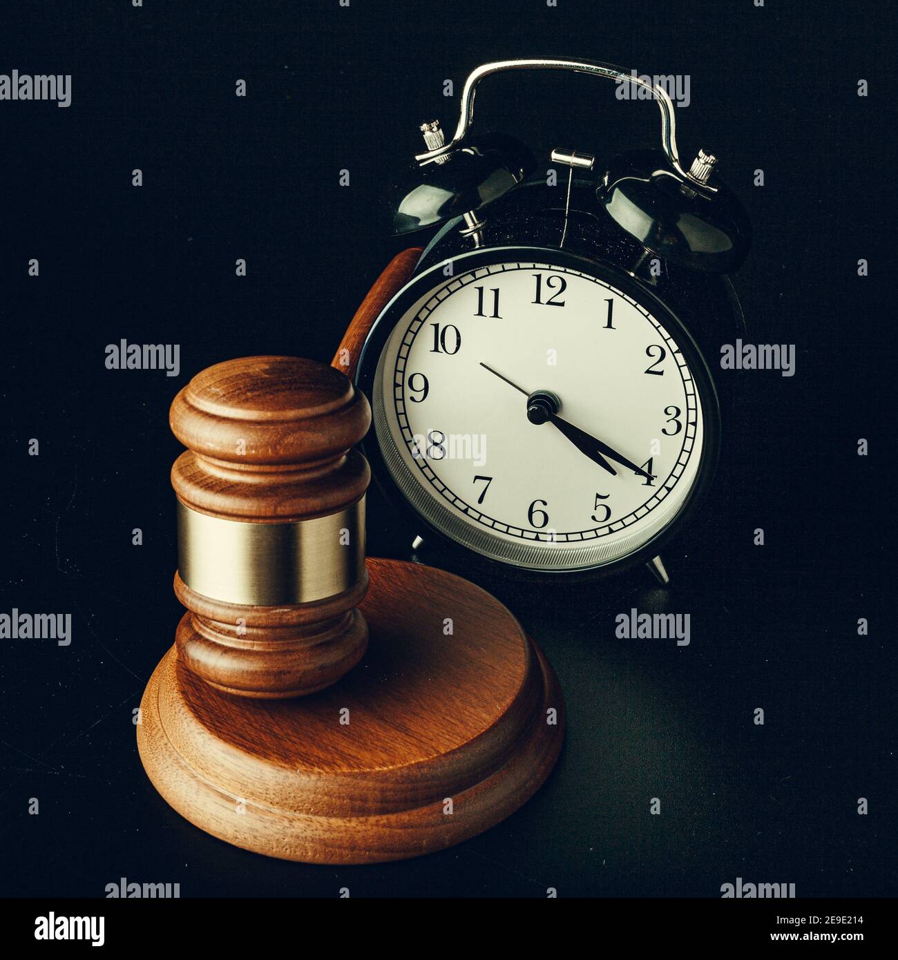 Judge hammer clock hi-res stock photography and images - Alamy