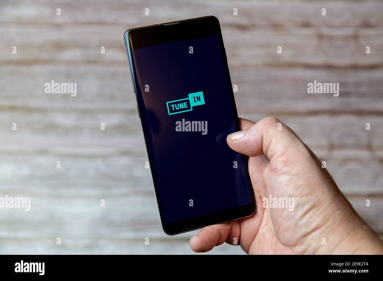 Handing holding hi-res stock photography and images - Alamy