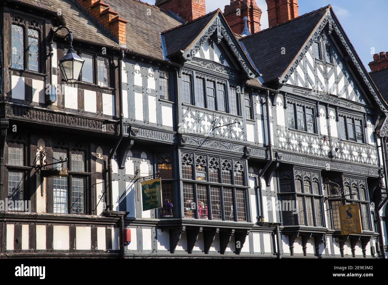 Chester tudor buildings hi-res stock photography and images - Alamy