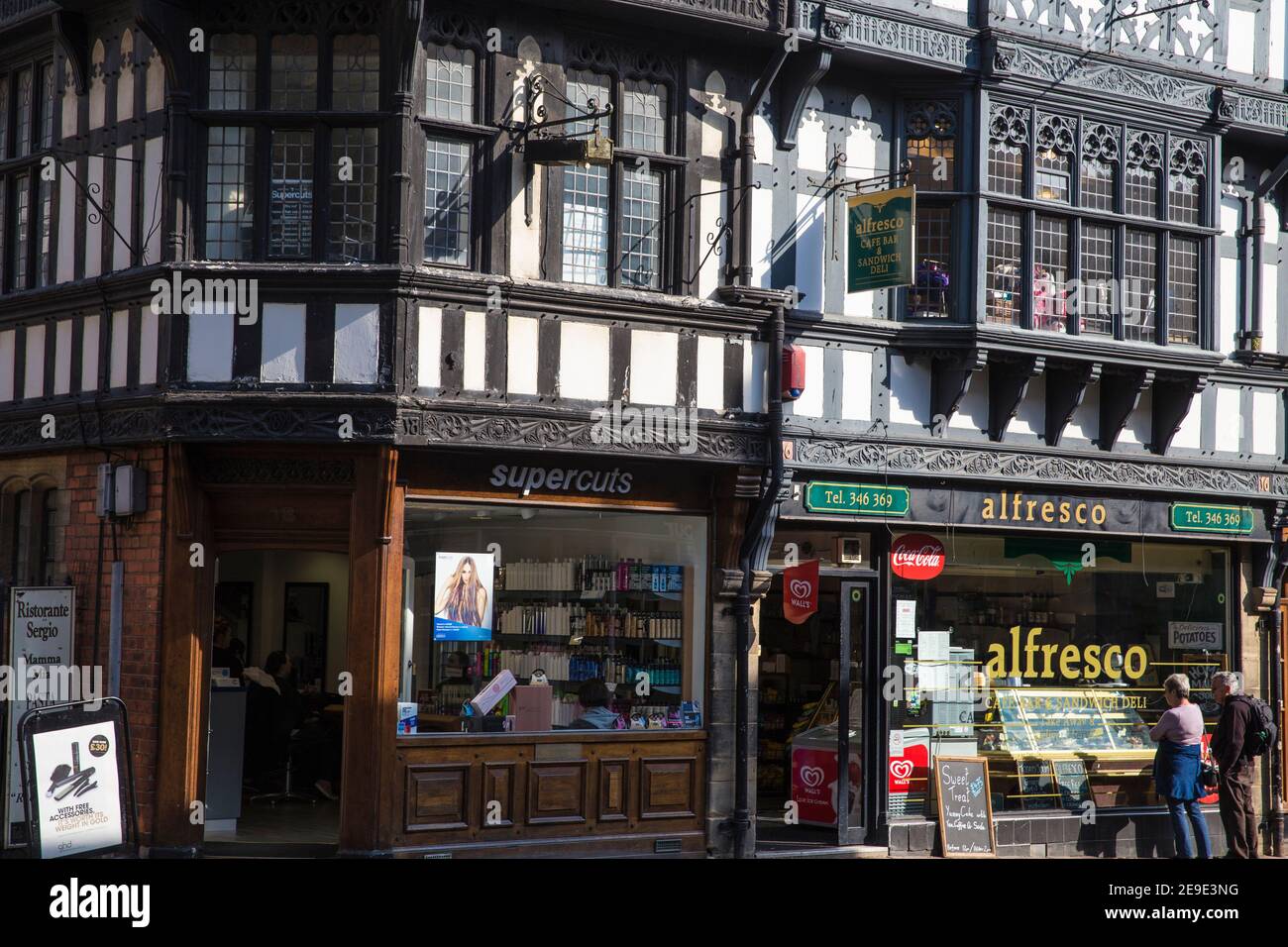 Chester tudor buildings hi-res stock photography and images - Alamy