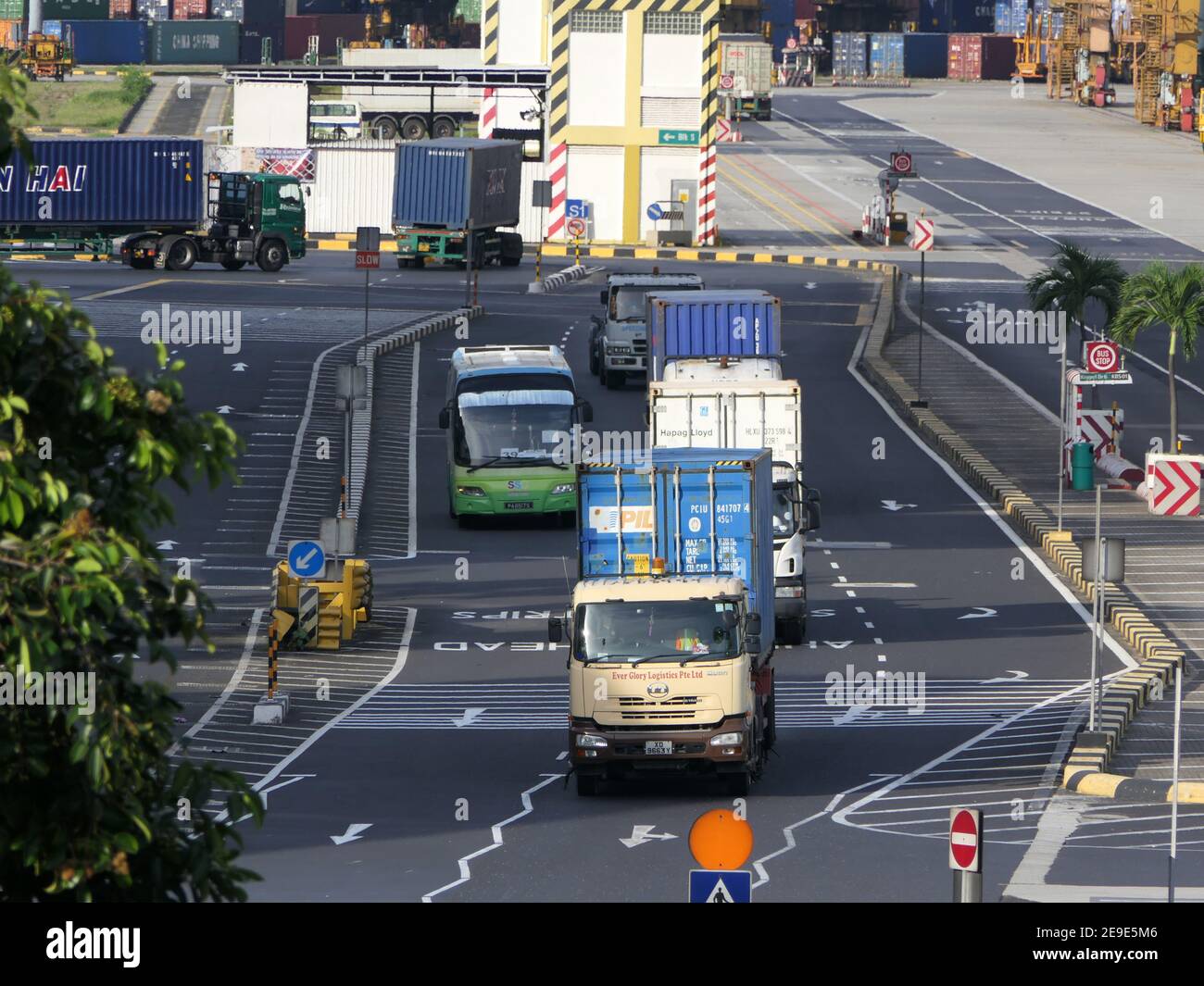 Singapore transportation hi-res stock photography and images - Alamy
