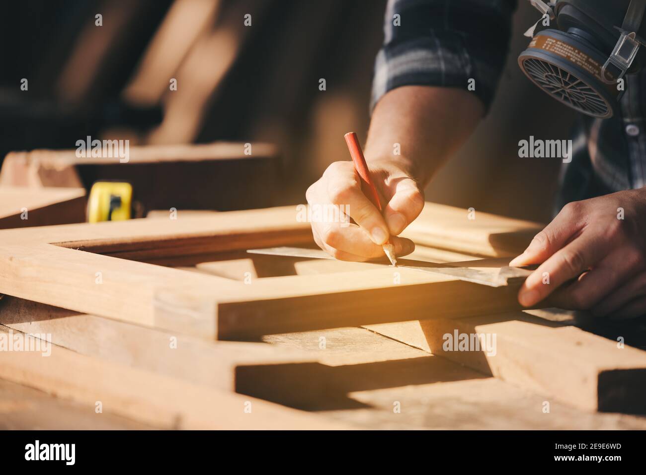 Pencil milling hi-res stock photography and images - Alamy