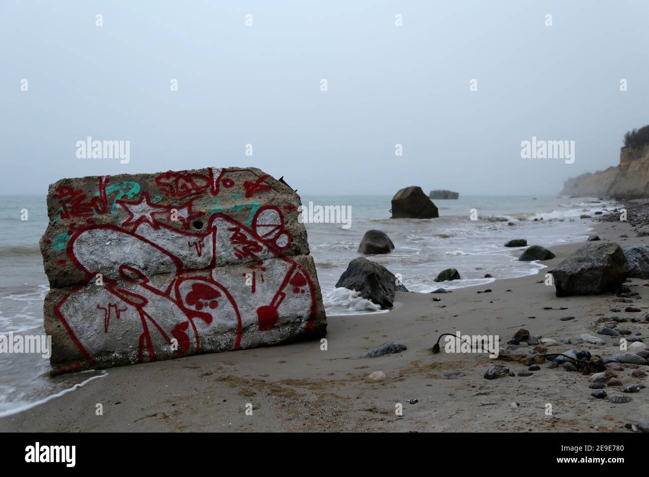 Concrete ruins on beach hi-res stock photography and images - Alamy