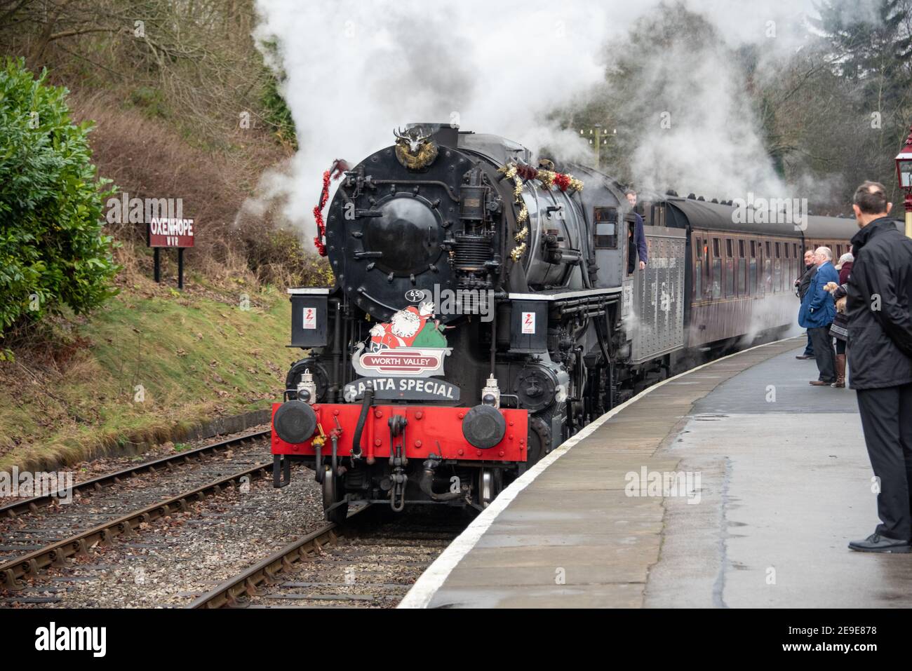 The Santa special Steam train at Oxenhope station Stock Photo - Alamy